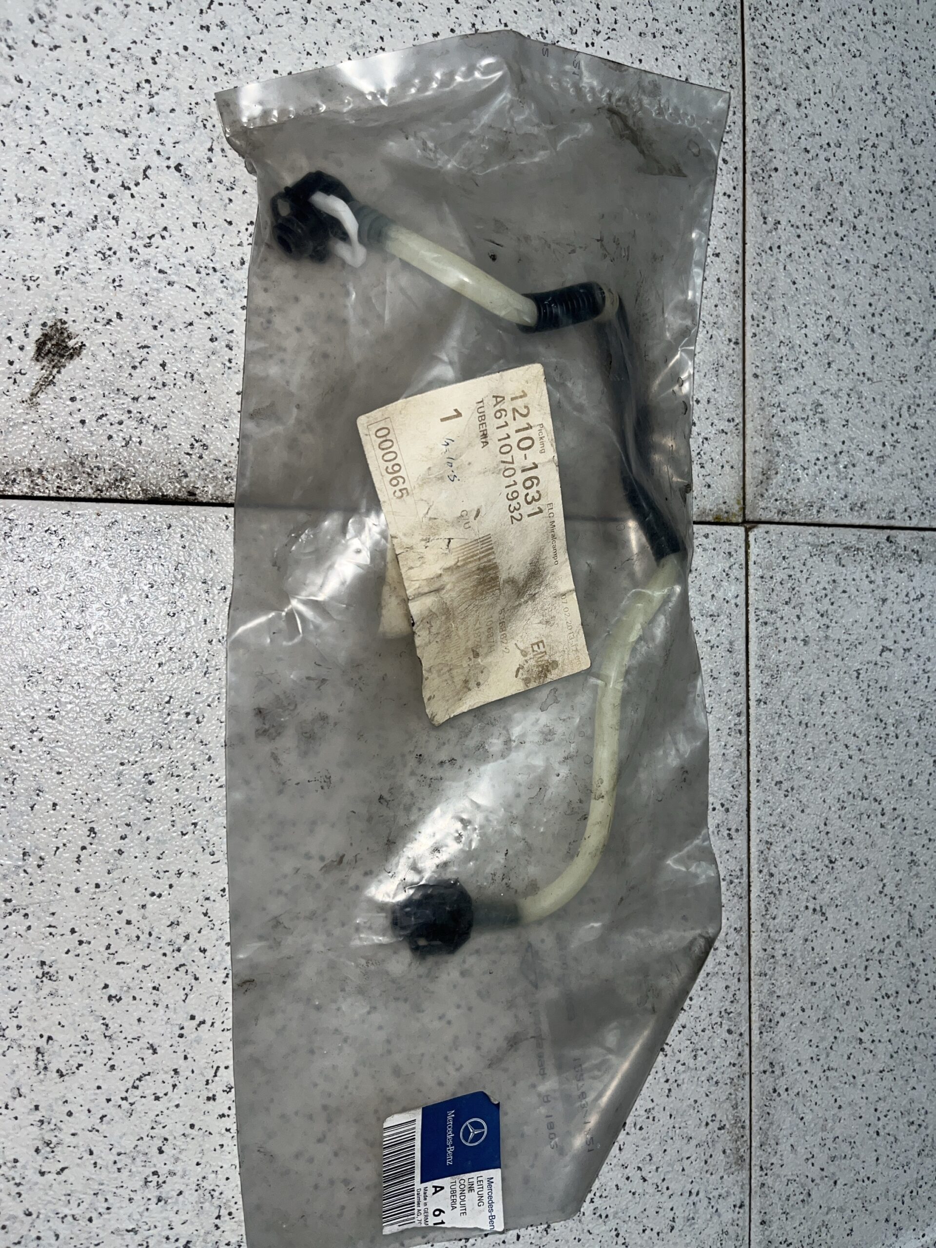 Tubo combustível Mercedes A6110701932 | Sadiauto