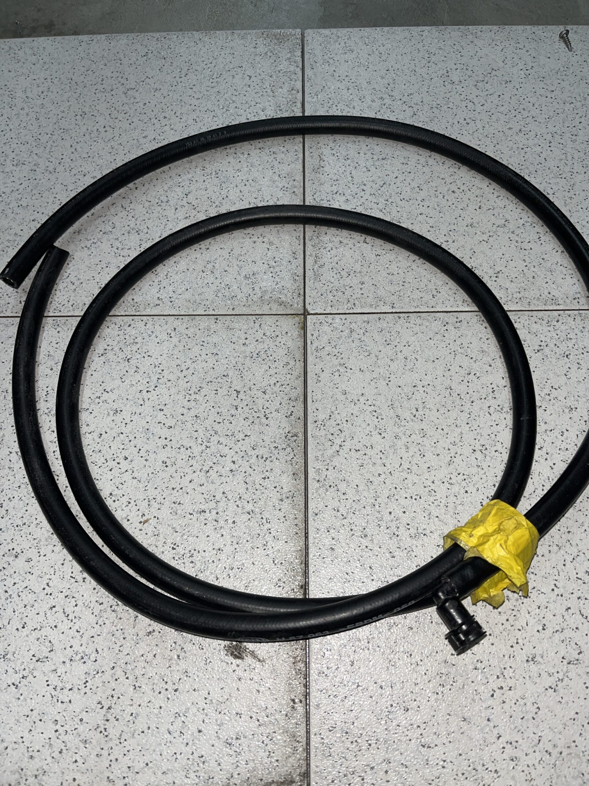 Tubo do limpa pára-brisa Mercedes A2118600392 | Sadiauto