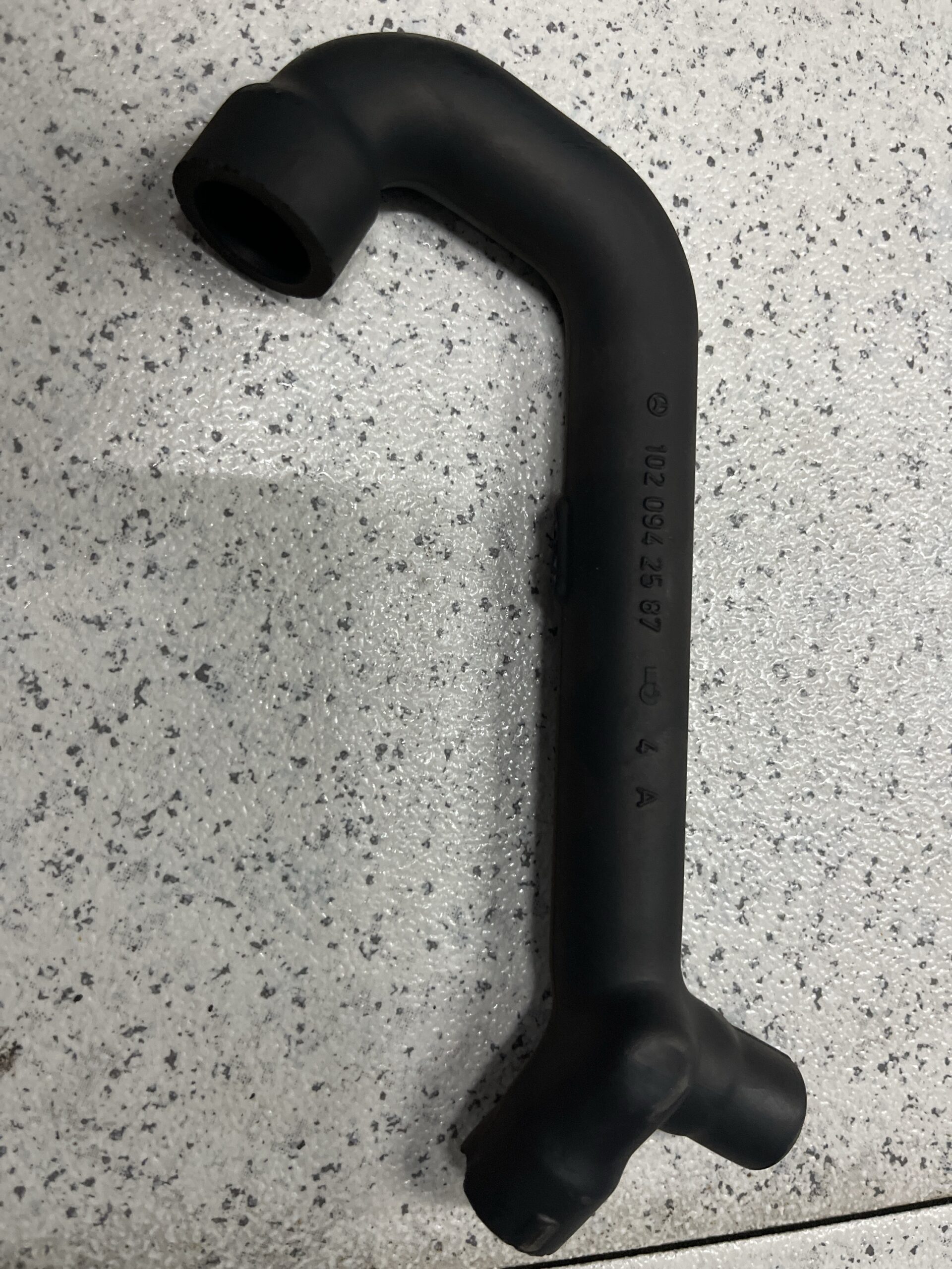 Tubo do filtro de ar Mercedes A1020942587 | Sadiauto