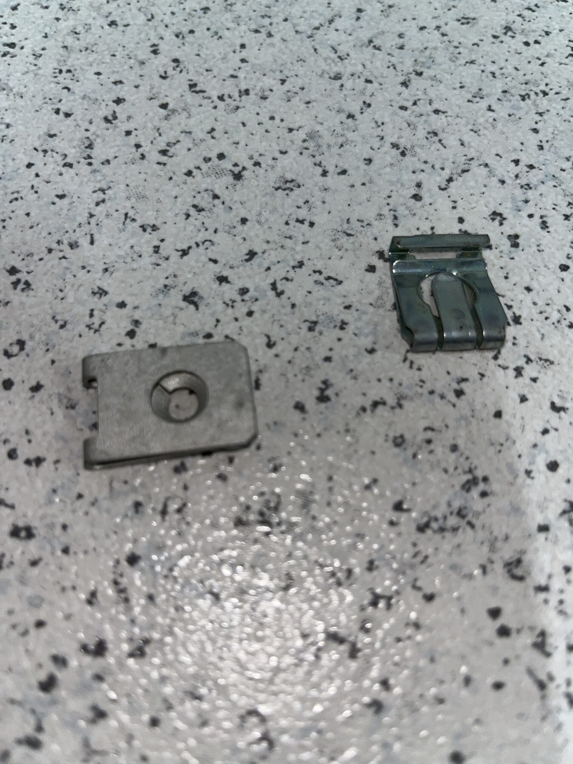 Porca elástica Mercedes A0039949345 | Sadiauto